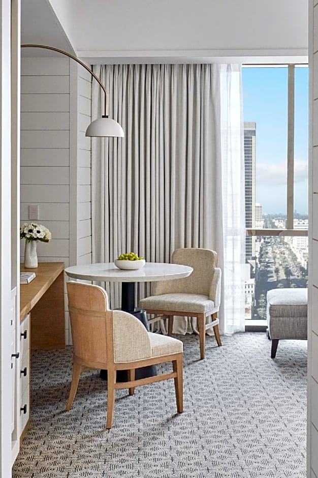 Four Seasons New Orleans | Reservations Center