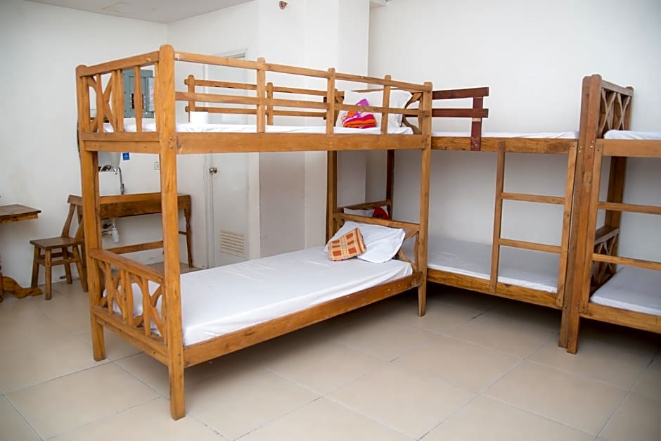 Rooms 498 Hostel