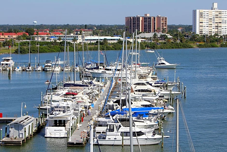 Pier House 60 Clearwater Beach Marina Hotel | Reservations Center