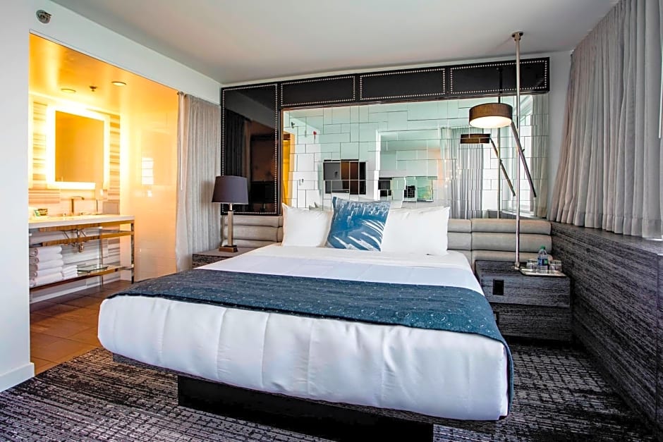 W Chicago - Lakeshore