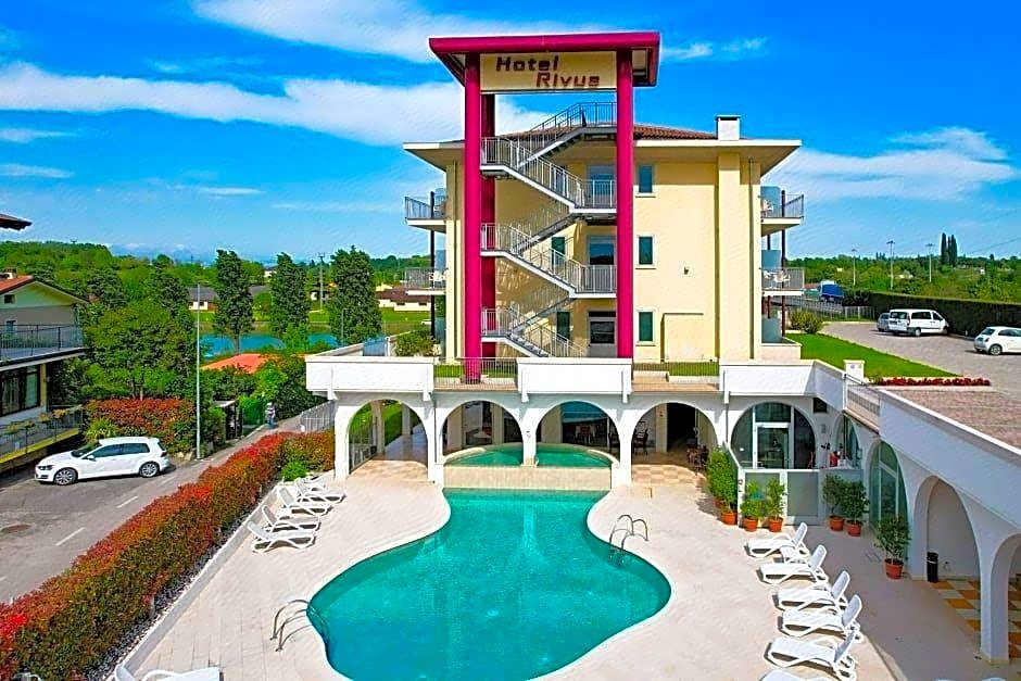 Hotel Rivus.