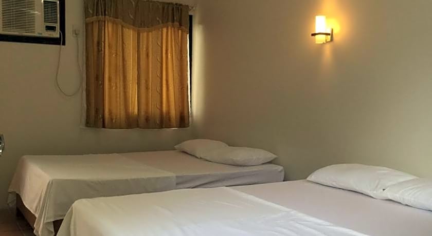 Cerca Parola Beach Resort
