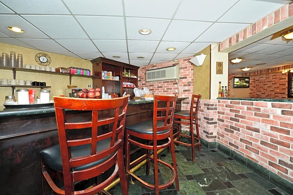 Howard Johnson Hotel by Wyndham Newark Airport