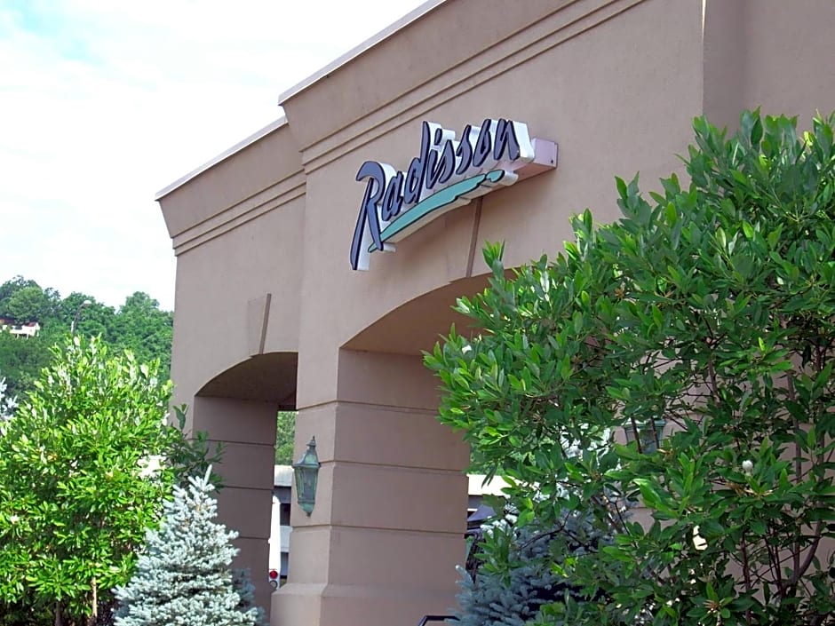 Radisson Hotel Cincinnati Riverfront | Reservations Center