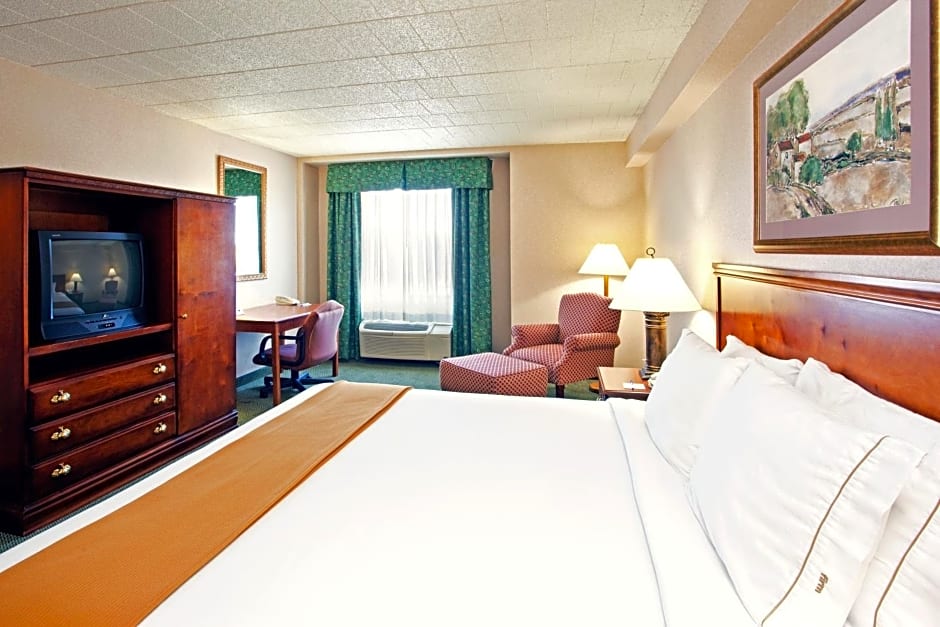 Holiday Inn Express and Suites Pittsburgh West Mifflin, an IHG Hotel ...
