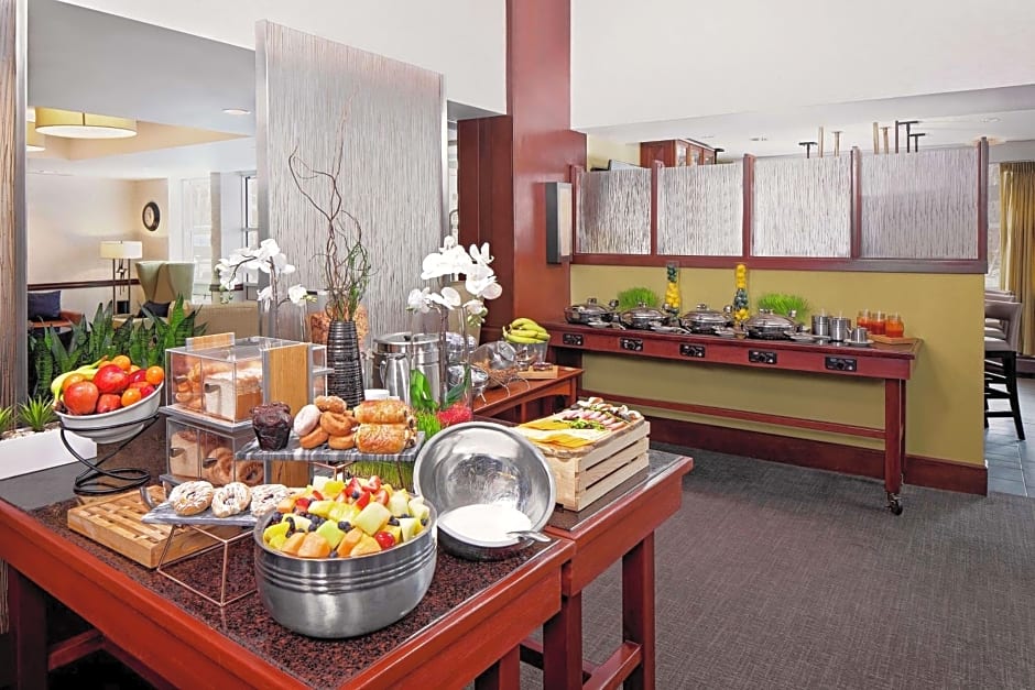 DoubleTree by Hilton Boston Bayside