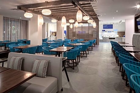 Holiday Inn Express & Suites Orlando At Seaworld - Guest Reservations