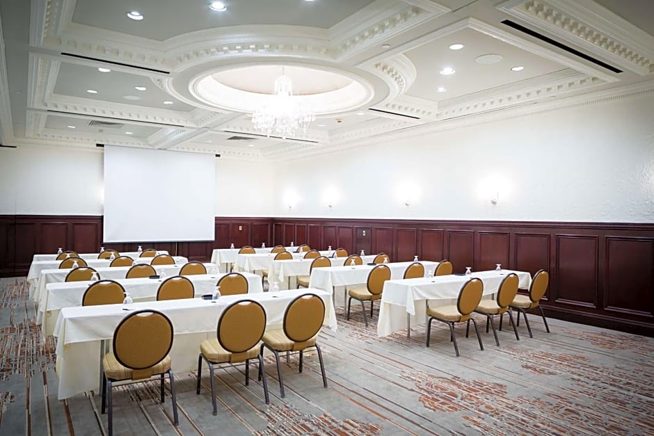 Radisson Hotel Cincinnati Riverfront | Reservations Center