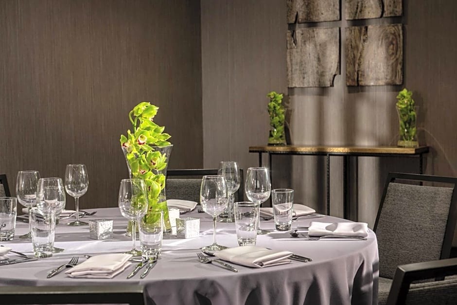 AC Hotel by Marriott Boston Cleveland Circle