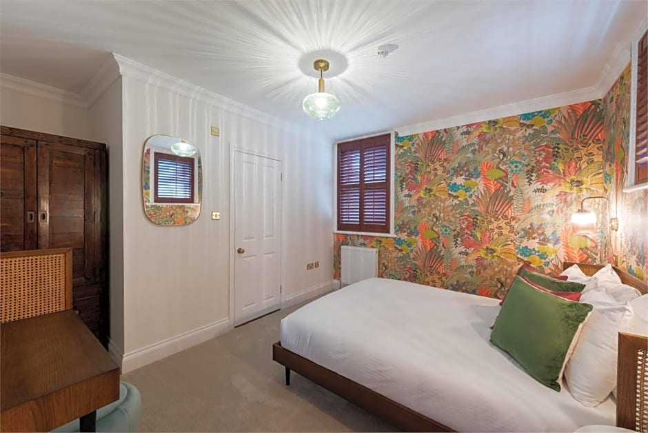 The Clarence Boutique Rooms