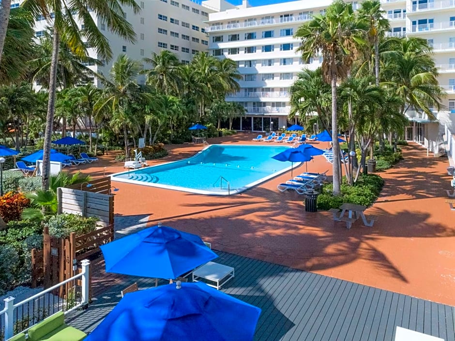 Radisson Miami Beach | Reservations Center