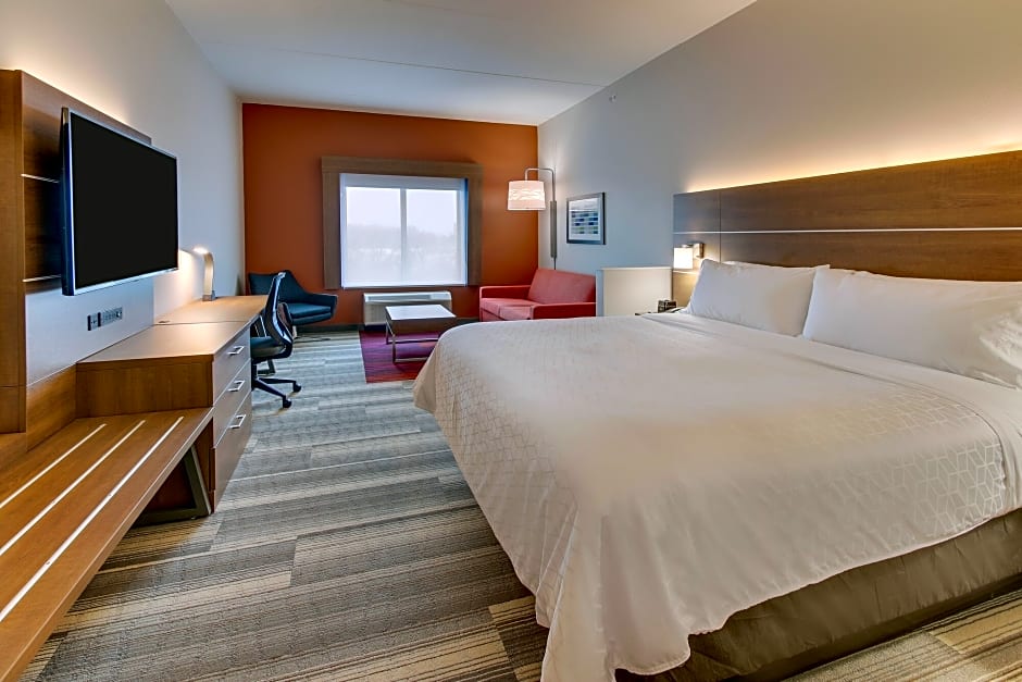 Holiday Inn Express & Suites Nashville Metrocenter Downtown - Guest ...