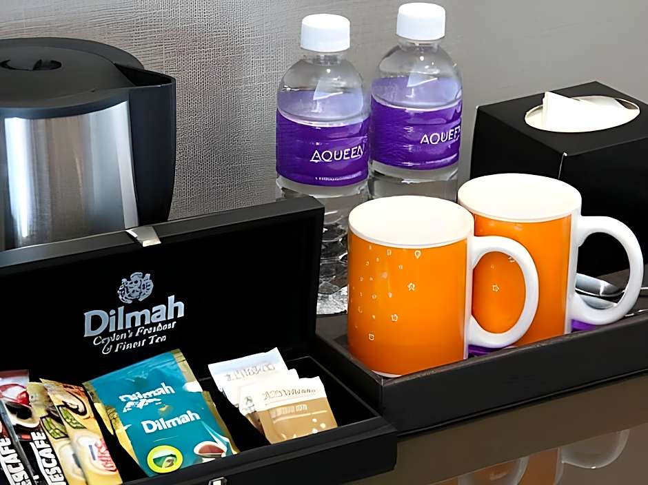 Aqueen Hotel Paya Lebar