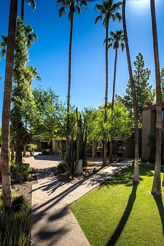 DoubleTree by Hilton Phoenix- Tempe | Reservations Center