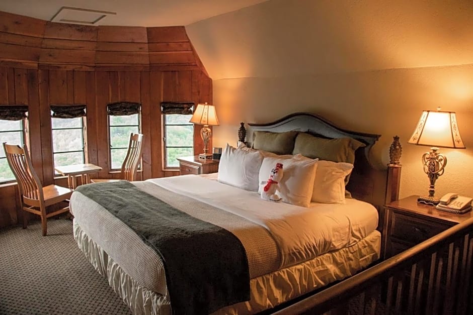 1886 Crescent Hotel and Spa | Reservations Center