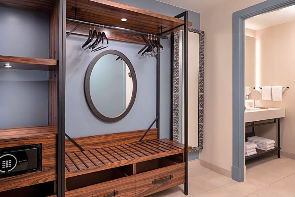 Hyatt Regency Lost Pines Resort | Reservations Center