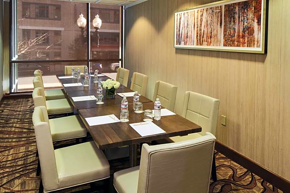 DoubleTree by Hilton Boston-Downtown