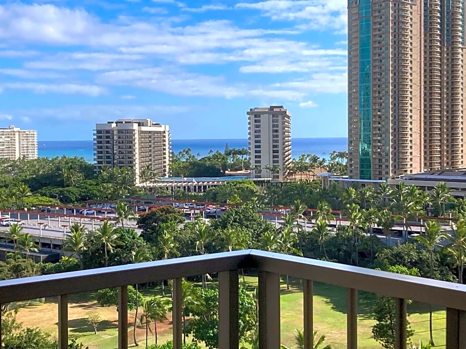 DoubleTree By Hilton Alana Hotel Waikiki