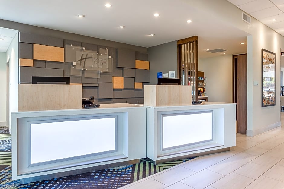 Holiday Inn Express & Suites Florence-Cincinnati Airport - Guest ...