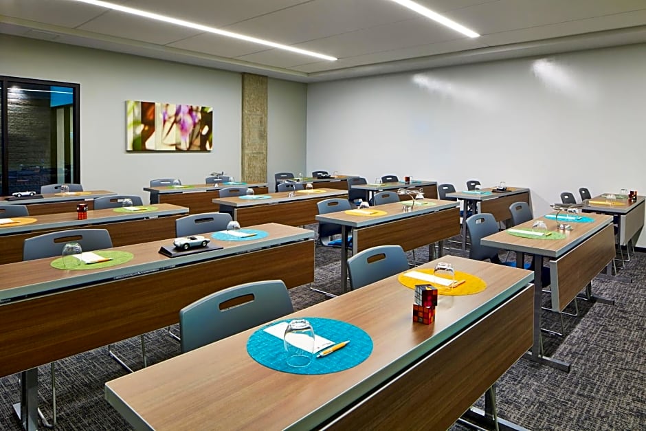 Aloft Seattle Redmond | Reservations Center