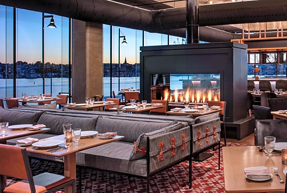 Canopy by Hilton Baltimore Harbor Point