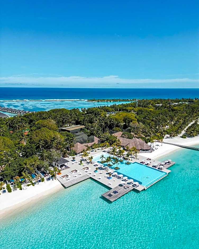 Villa Nautica Paradise Island Resort, Male. Desde MVR3,971