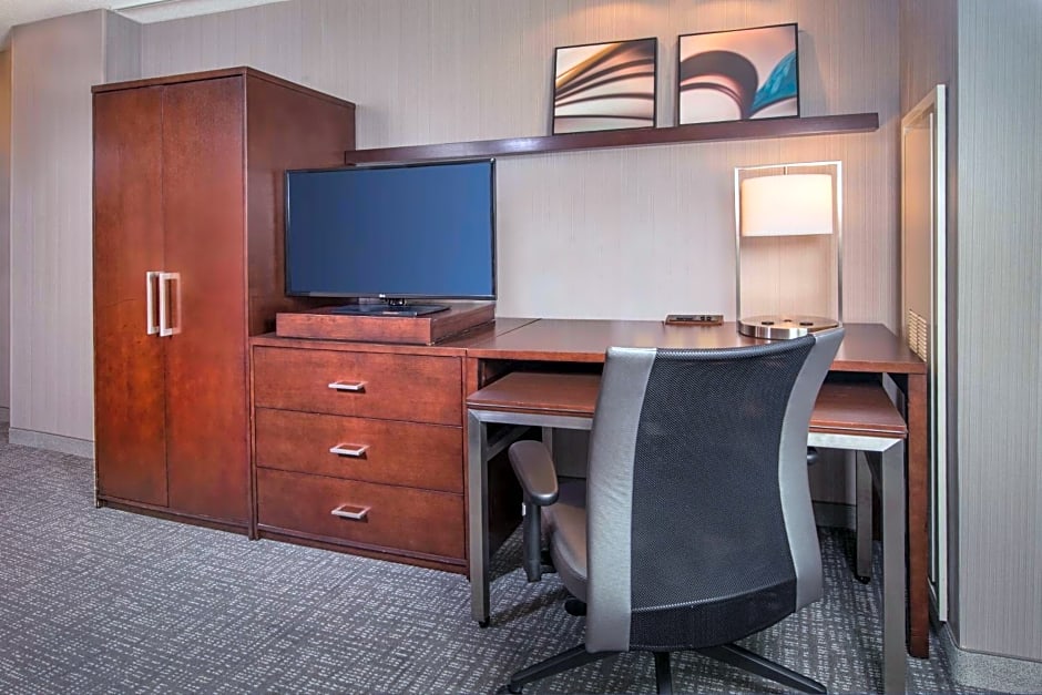 Courtyard by Marriott Washington, DC/U.S. Capitol | Reservations Center