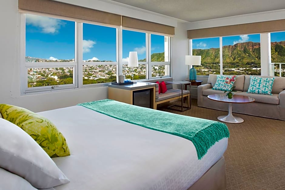 Queen Kapiolani Hotel | Reservations Center