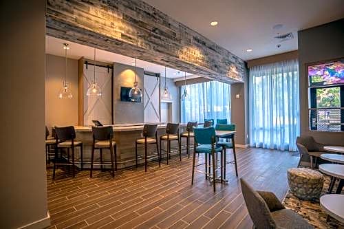 Hampton Inn & Suites Raleigh Midtown - Guest Reservations