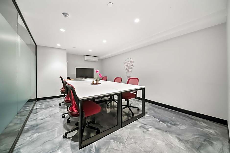 Studio 8 Residences - Adults Only