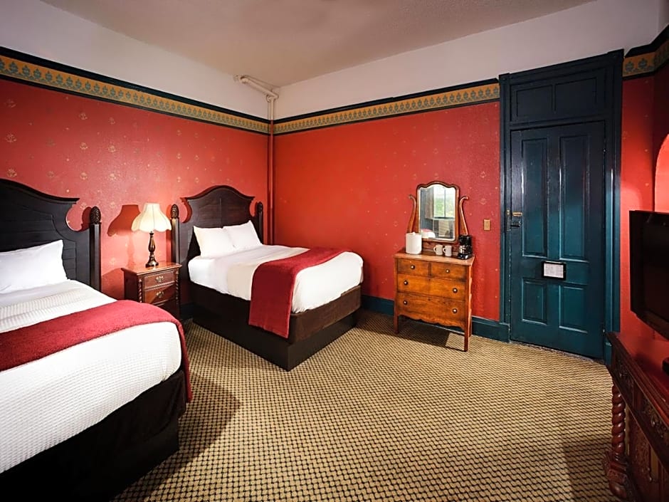 1886 Crescent Hotel and Spa