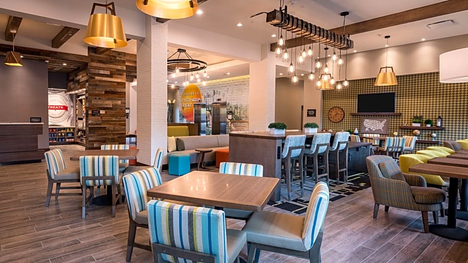 Hampton Inn Riverside Downtown - Guest Reservations