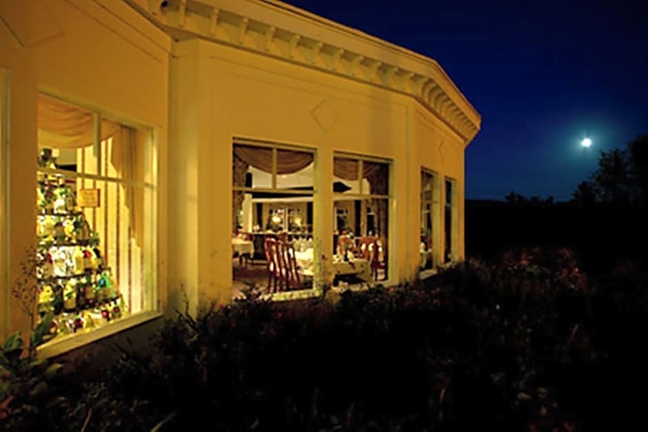 White Mountain Hotel and Resort