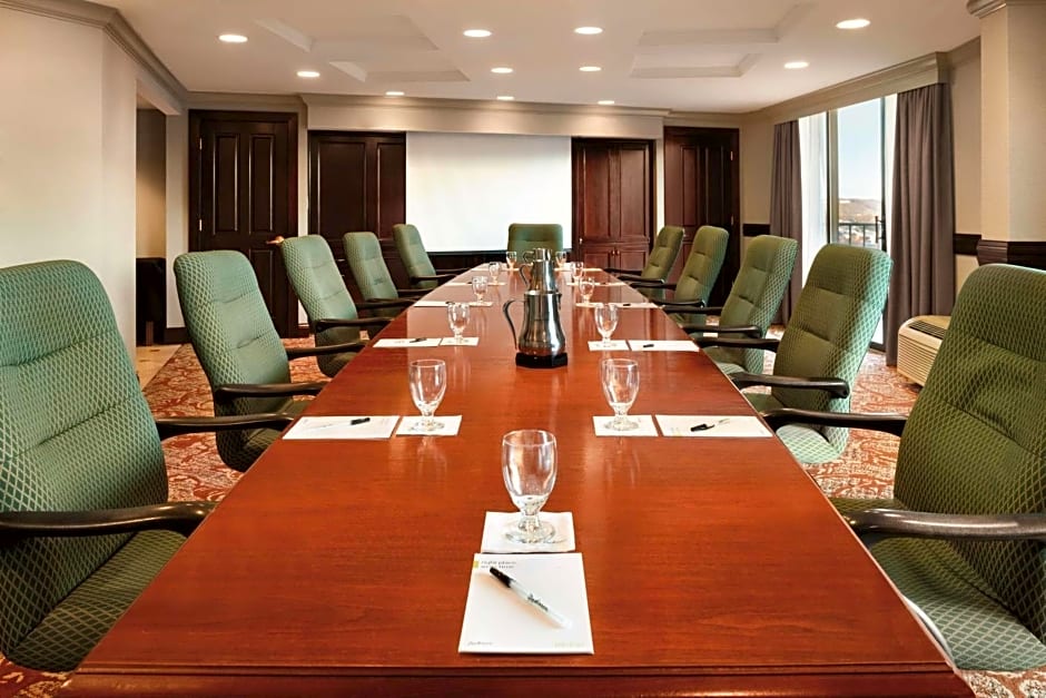 Radisson Hotel Cincinnati Riverfront | Reservations Center