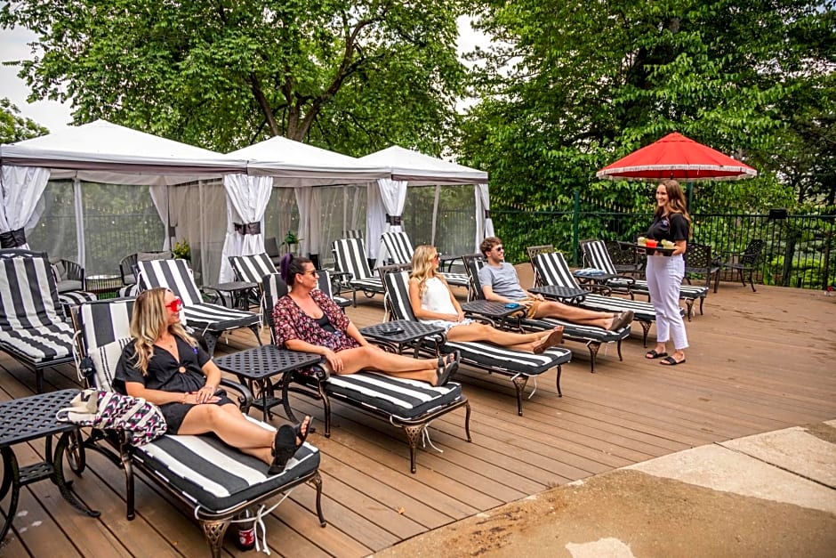 1886 Crescent Hotel and Spa