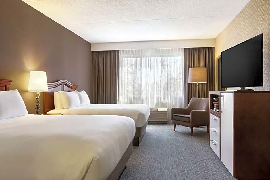 DoubleTree by Hilton Hotel Detroit - Novi | Reservations Center