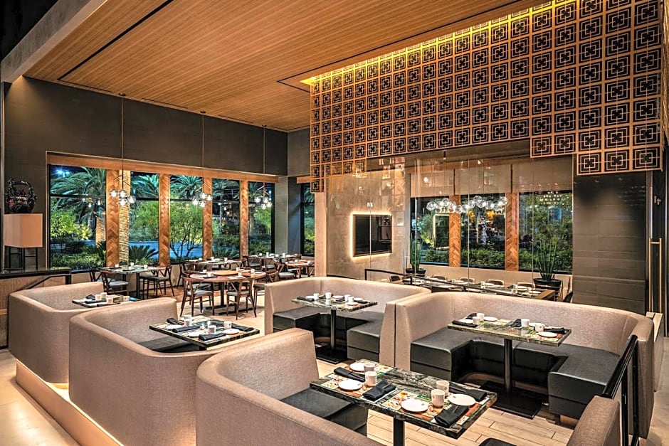 Palms Place One Bedroom Suite 1220 sqft