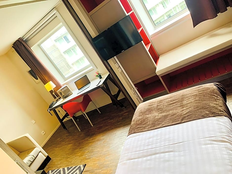 Standing Hotel Suites by Actisource