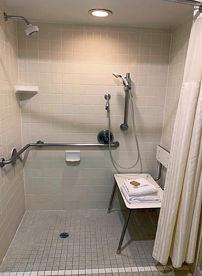 DoubleTree By Hilton Sacramento | Reservations Center