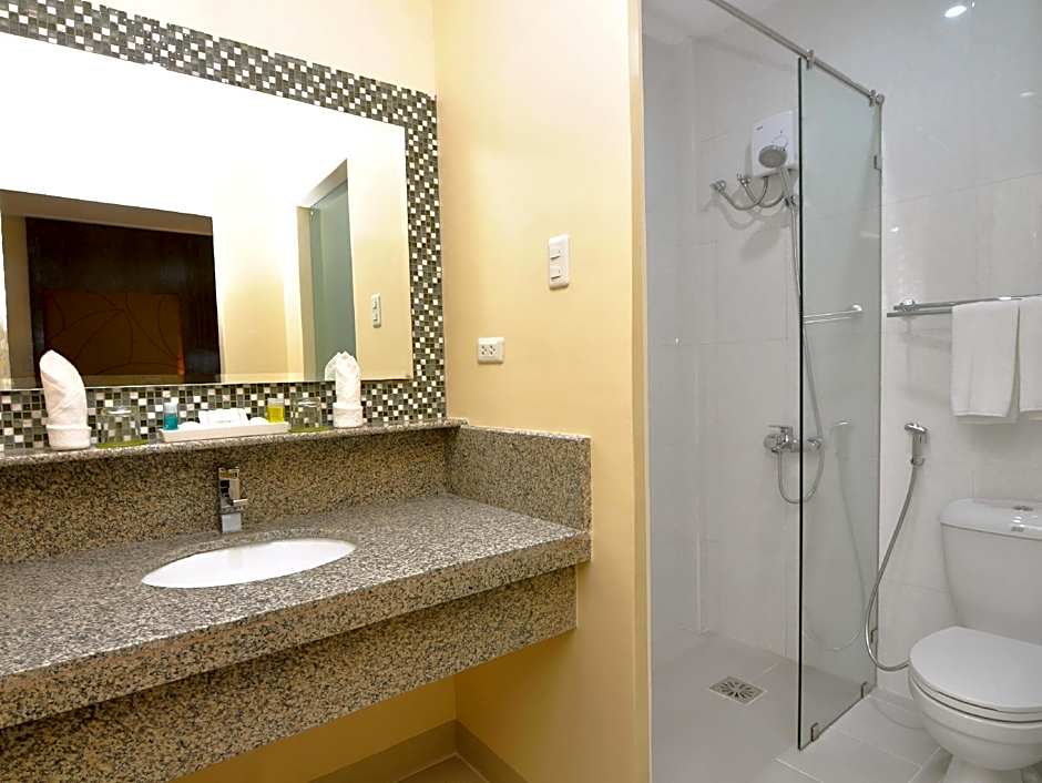 717 Cesar Place Hotel