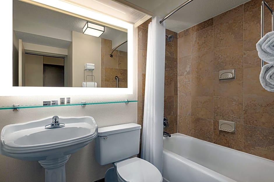 Holiday Inn Boston Bunker Hill Area, an IHG Hotel