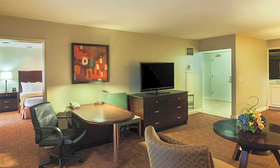DoubleTree By Hilton Sacramento | Reservations Center