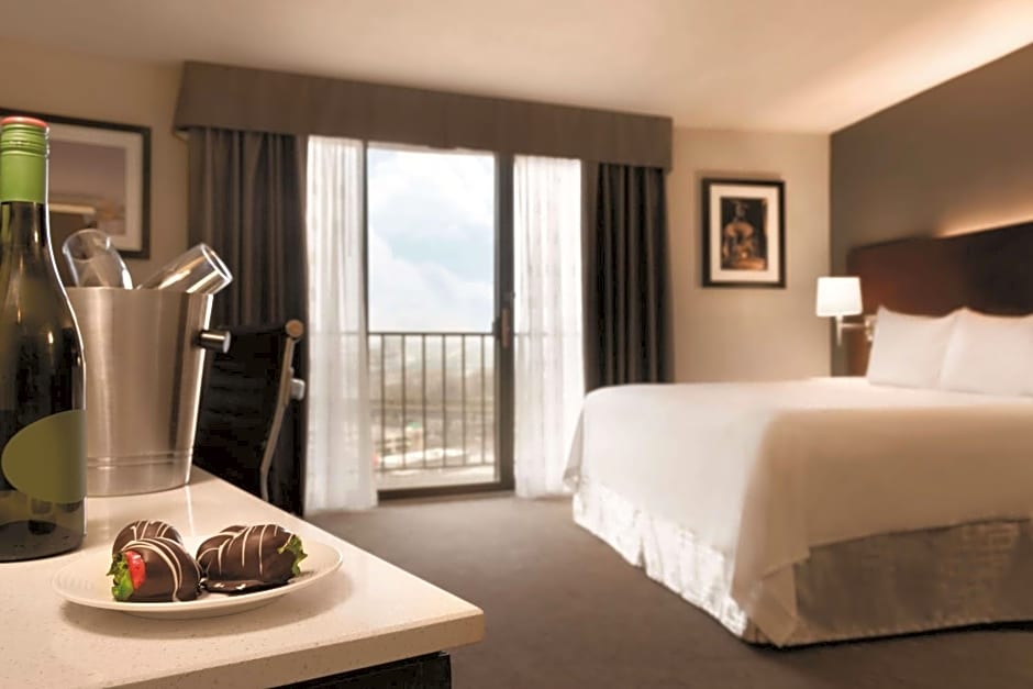 Radisson Hotel Cincinnati Riverfront | Reservations Center