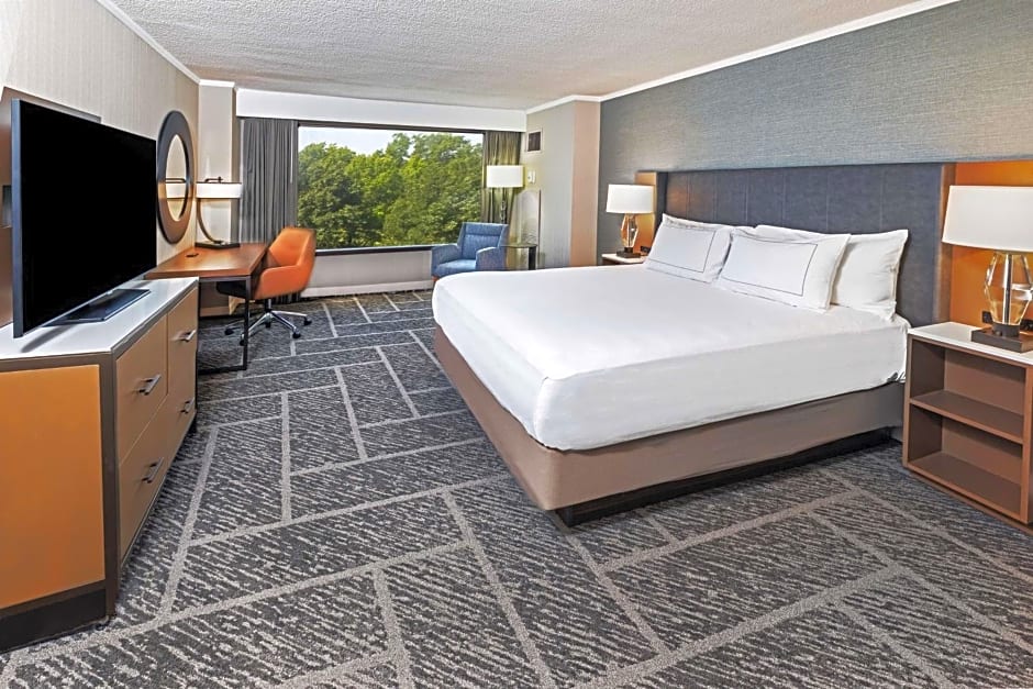 DoubleTree By Hilton Hotel Tulsa At Warren Place