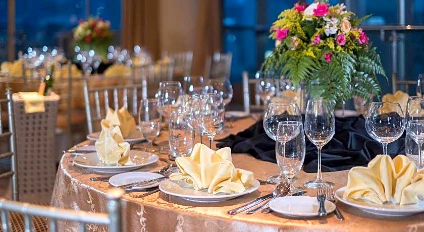 Golden Prince Hotel & Suites