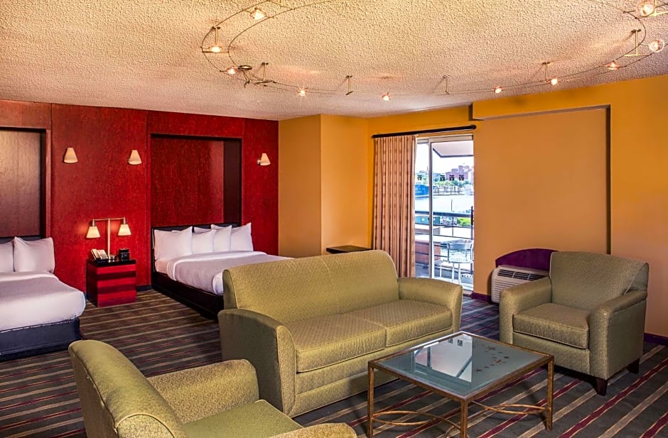 Pier 5 Hotel Baltimore, Curio Collection by Hilton
