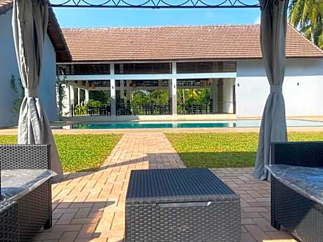 lion gate hotel sigiriya