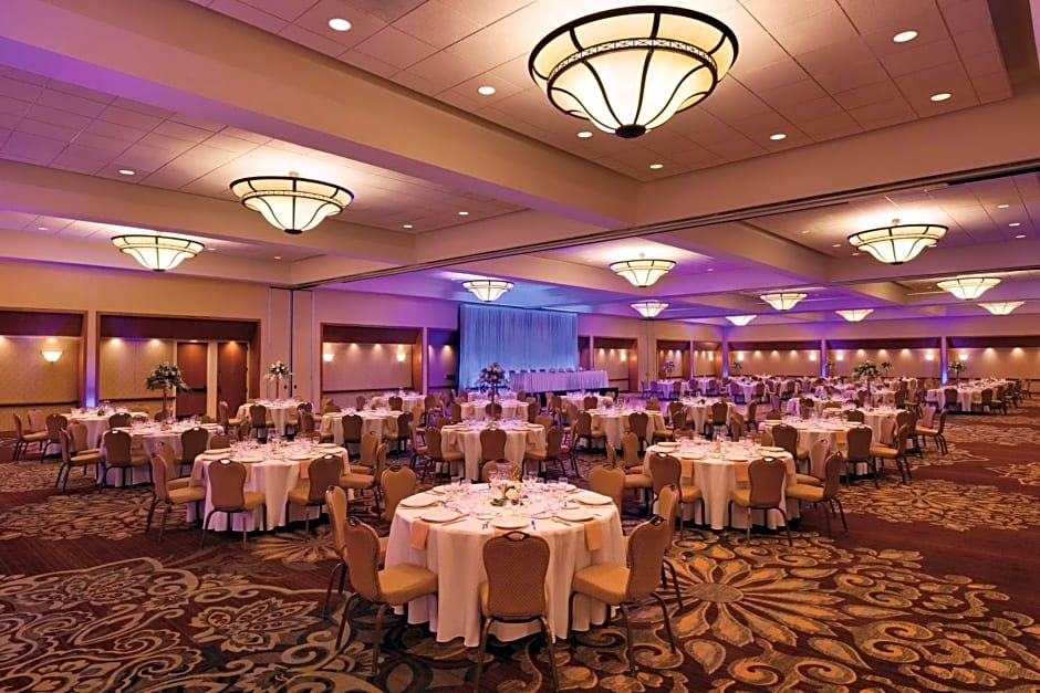 Hilton DFW Lakes Executive Conference Center | Reservations Center