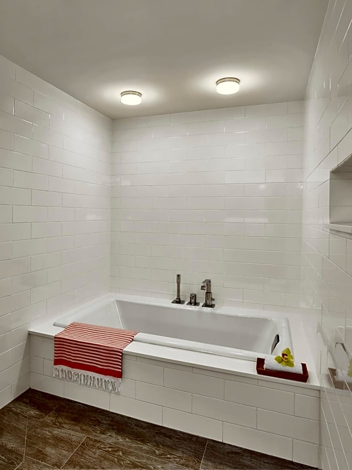 Alohilani Resort Waikiki Beach | Reservations Center