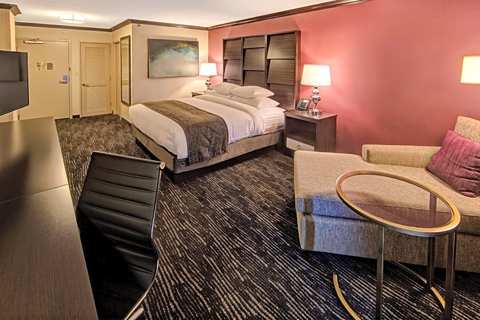 DoubleTree By Hilton Decatur Riverfront